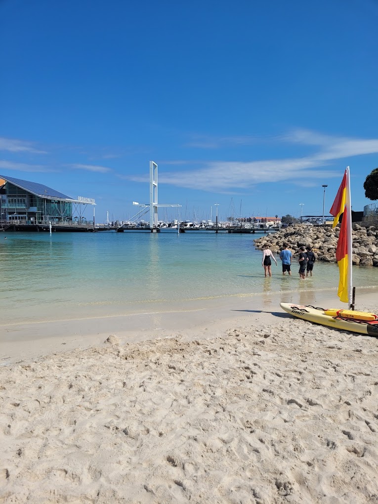 10 of the BEST Family Friendly Beaches in Perth